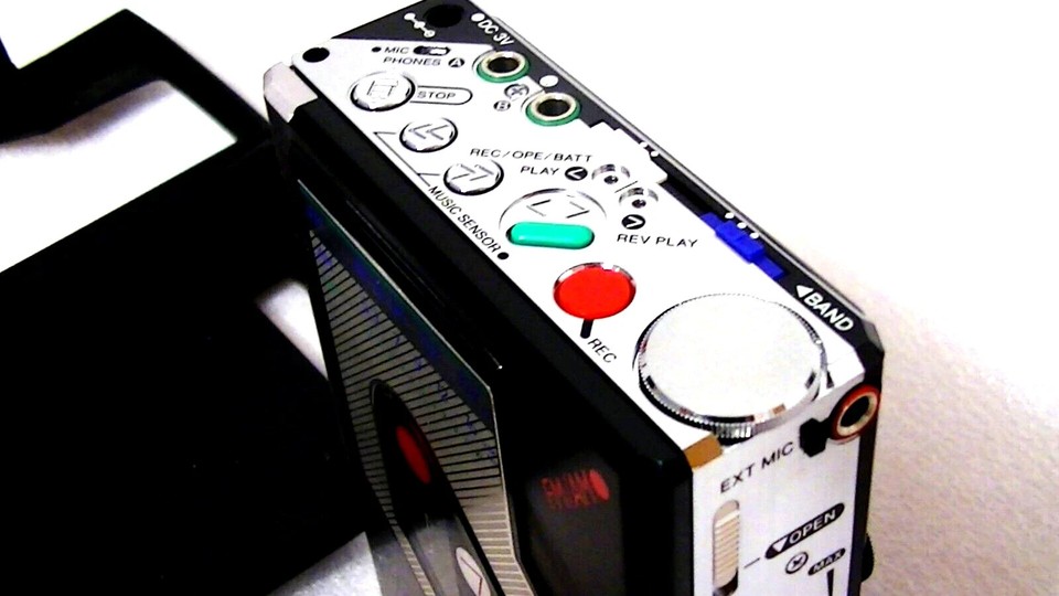 Restored VINTAGE RARE AIWA WALKMAN CASSETTE RECORDER HS-J08, Works very ...
