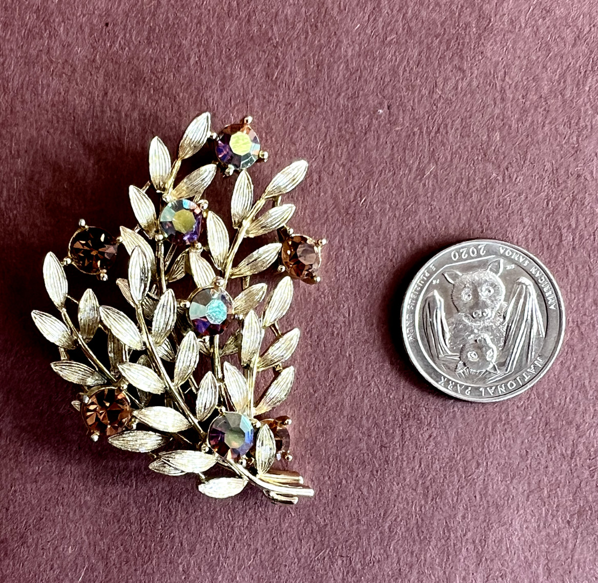 Rare Beautiful Vintage Signed Lisner brooch with Auro… - Gem