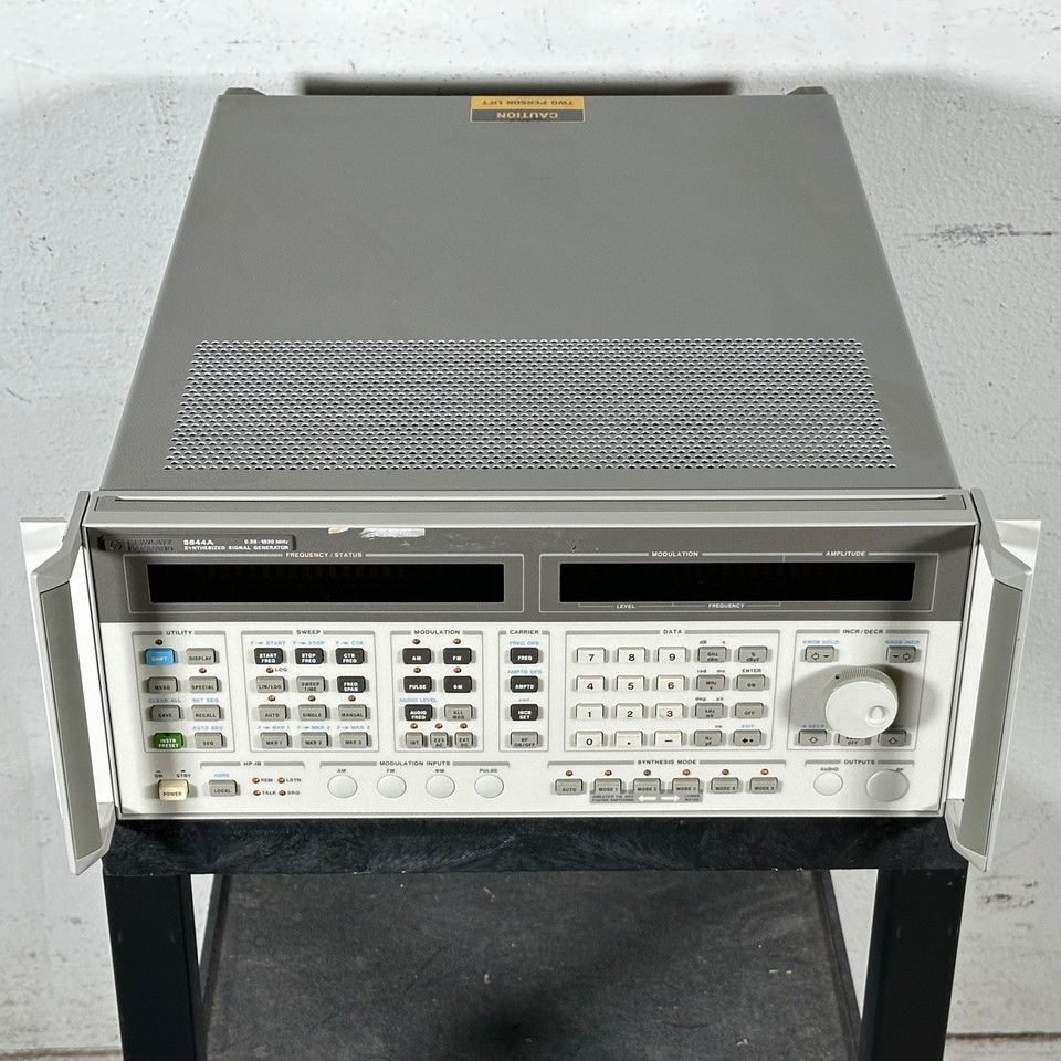 HP / Agilent 8644A 0.26 to 1030 MHz, Opt 003, 007 Synthesized Signal ...
