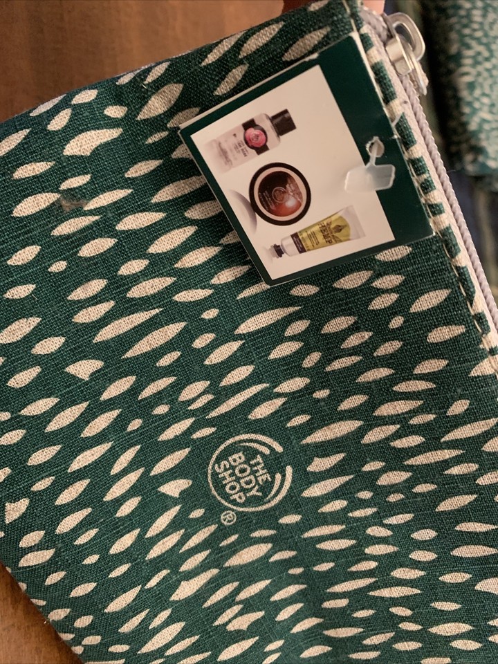 The Body Shop travel set british rose shower gel/hemp hand protector ...