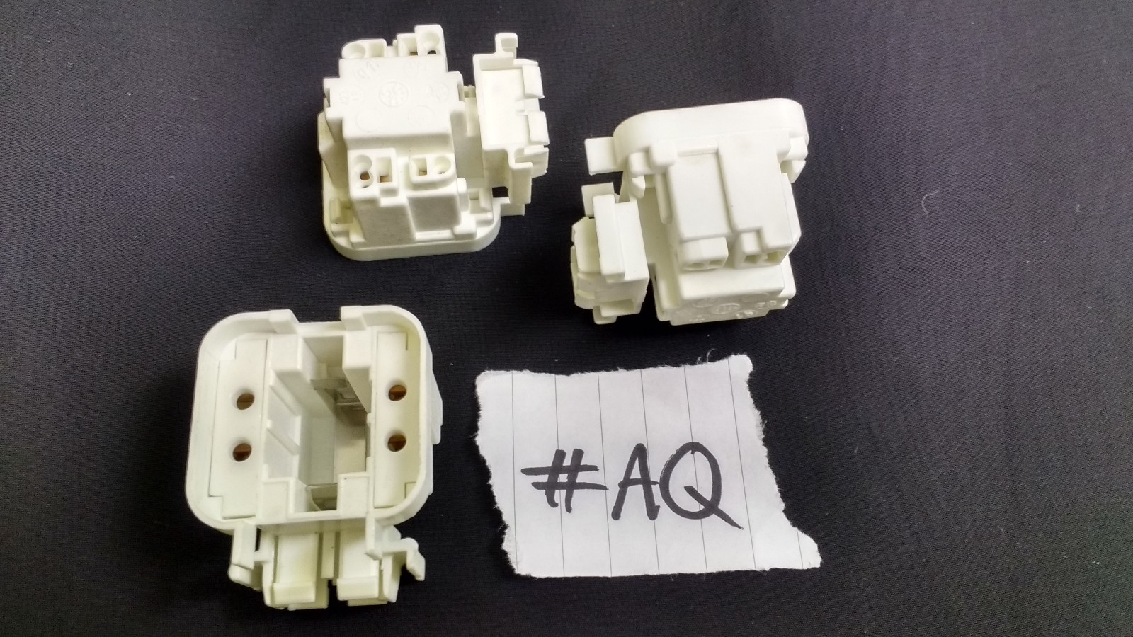 5 x G24 q3 PG 4 Pin CFL Fluorescent Lamp Holder T140 Snap Fit Job Lot # ...