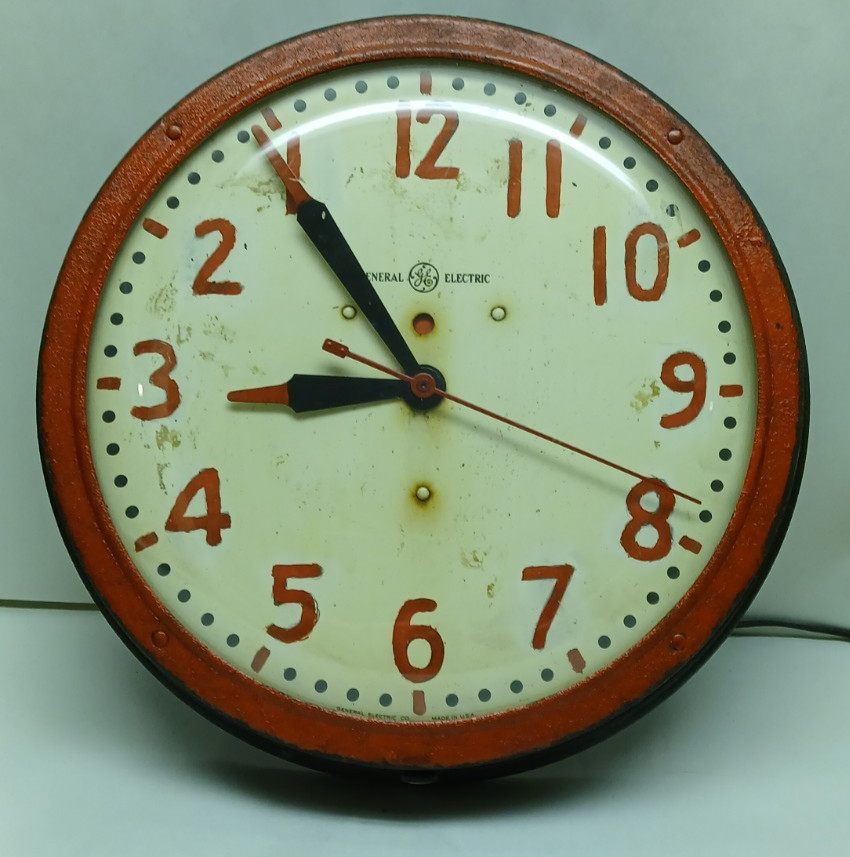 General Electric 1H1412 Vintage Red Eye Clock, Metal & Glass Dome
