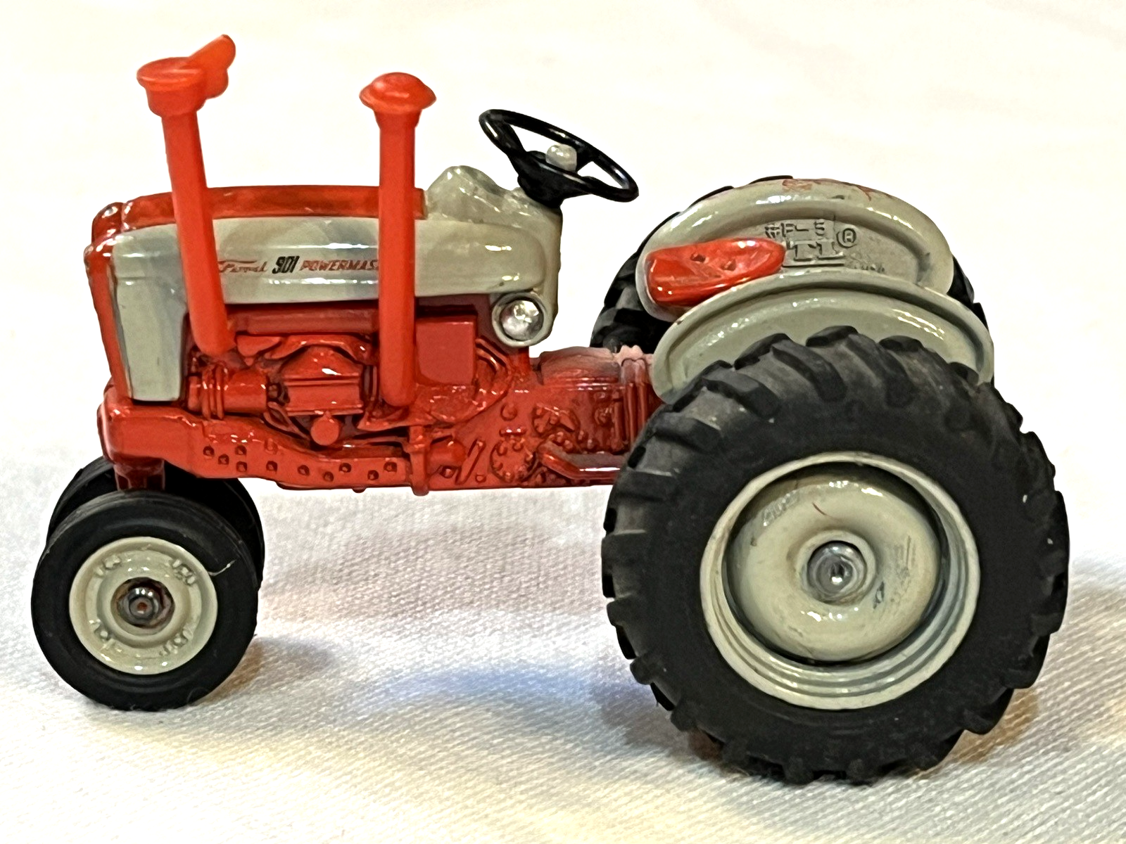 ERTL Vintage Vehicles Ford 901 Diecast Orange & Gray Farm Tractor 1:43 ...