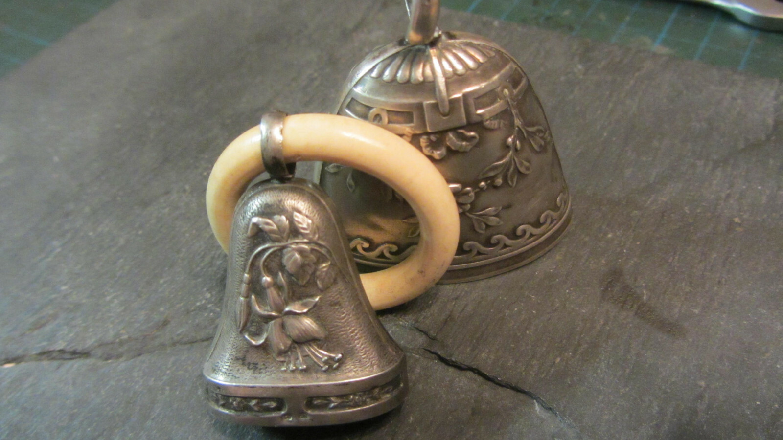 antique belle Epoque baby bells , silver, Set von 2 Baby Glöckchen ...