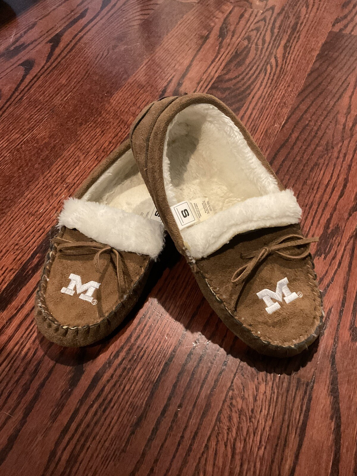 EUC Michigan Wolverines Slippers Women’s Size Small (5-6) Tan Fur Lined ...