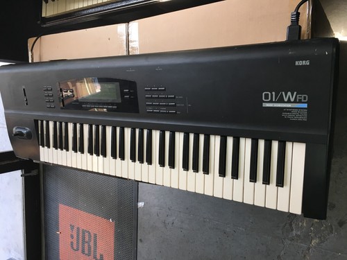 Korg 01w/fd 61 key Workstation synthesizer, vintage/o1w/v62/SMF ...