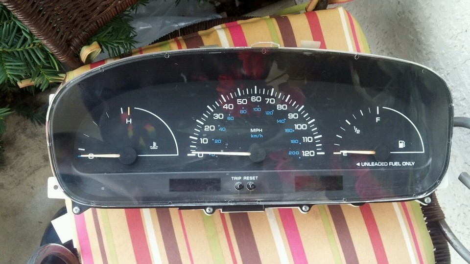 2000 Dodge Caravan Instrument Cluster Speedometer Tachcometer gas gauge ...