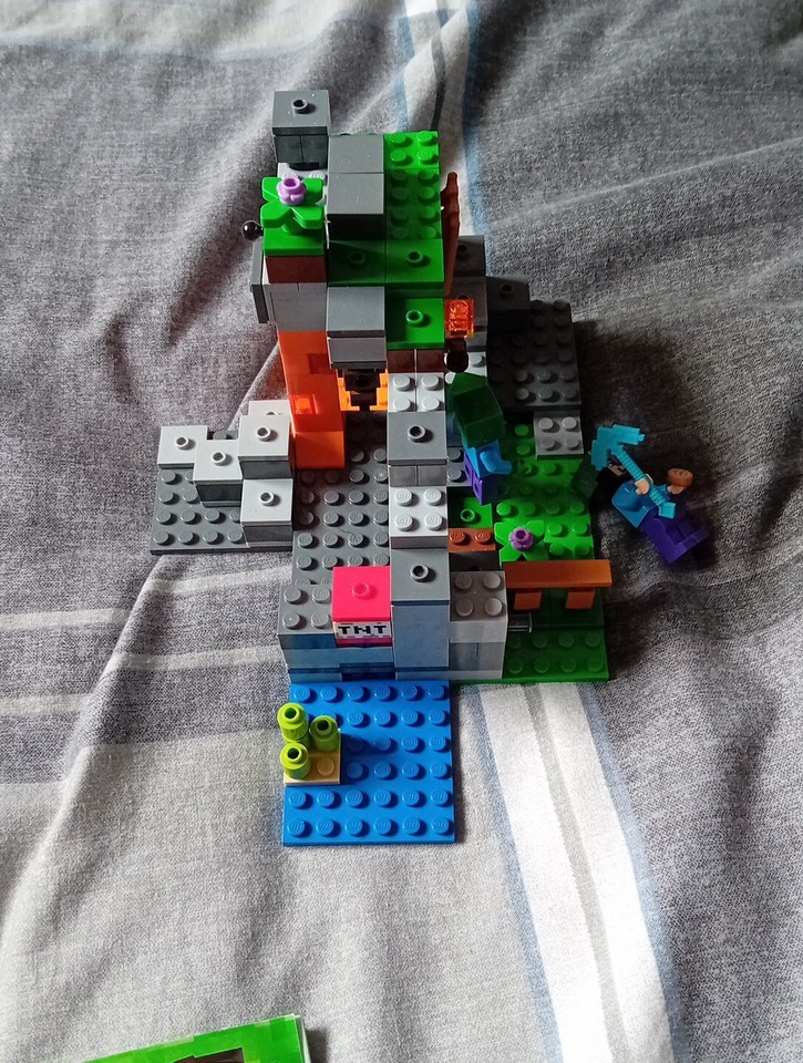 Lego Minecraft 21141 Zombie Cave Complete With Mini figures and ...