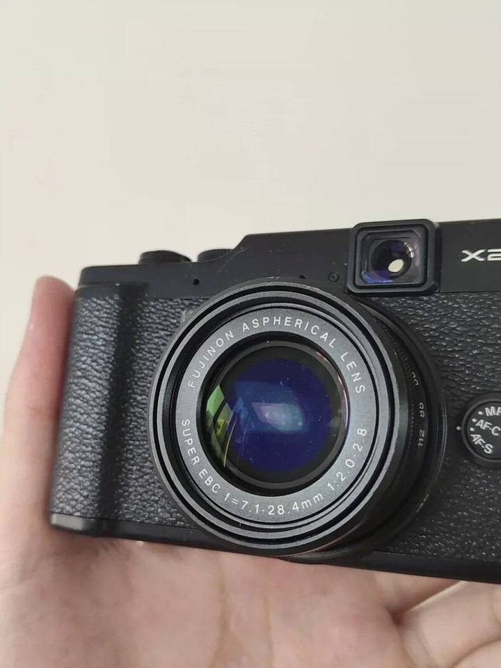 FUJIFILM Fuji X Series X20 12.0MP Digital F2.0-2.8 lens Camera 4x ...