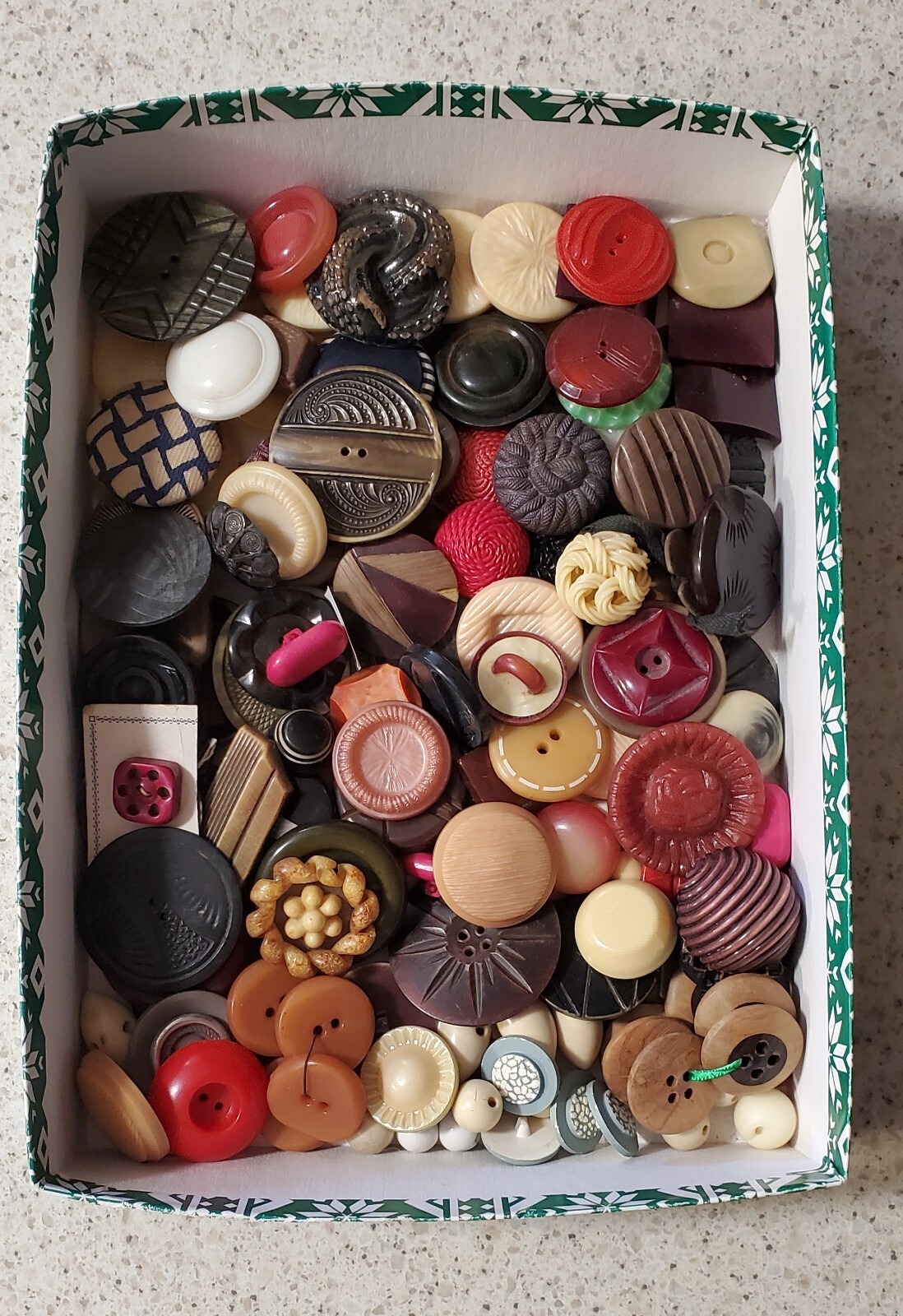 2+ LB.LOT ANTIQUE, VINTAGE, BUTTONS VARIETY COLLECTION SUPER VARIET ...