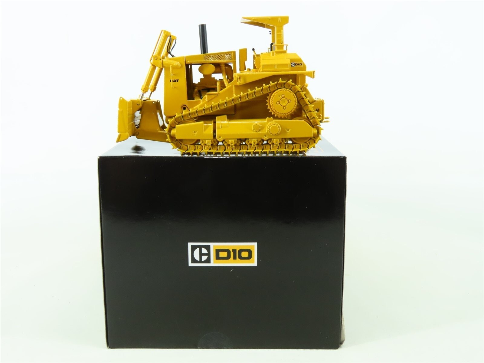 Caterpillar Cat D10 Dozer with Push Blade and ROPS - CCM 1:48 Scale ...