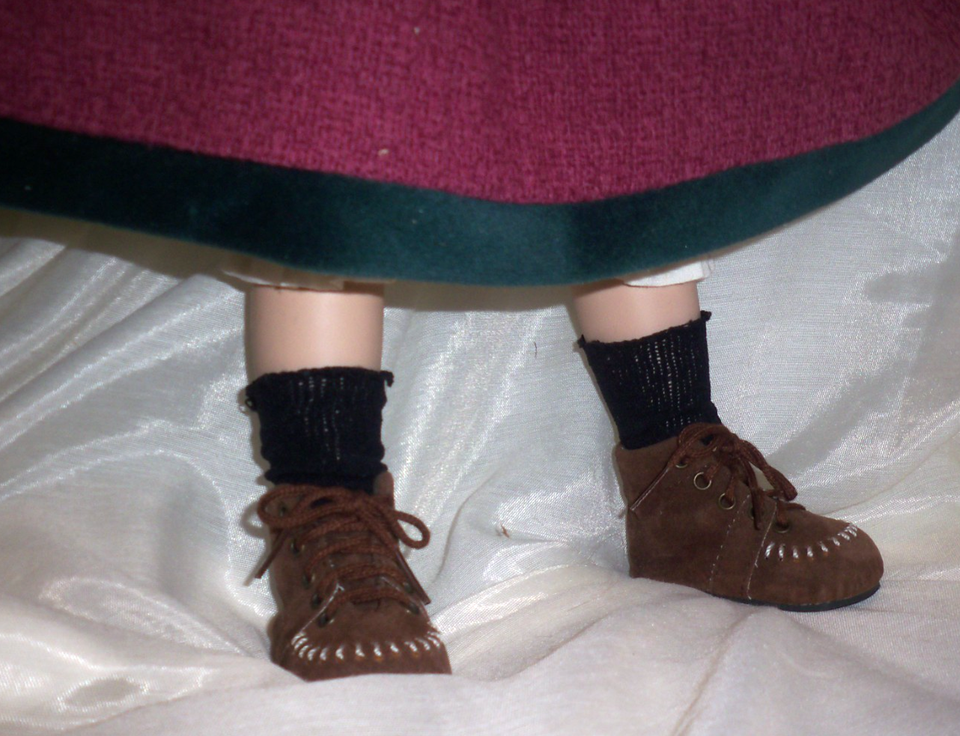 MacKenzie Doll by Delton Products Porcelain HTF 22" 72 of 2000 + stand ...