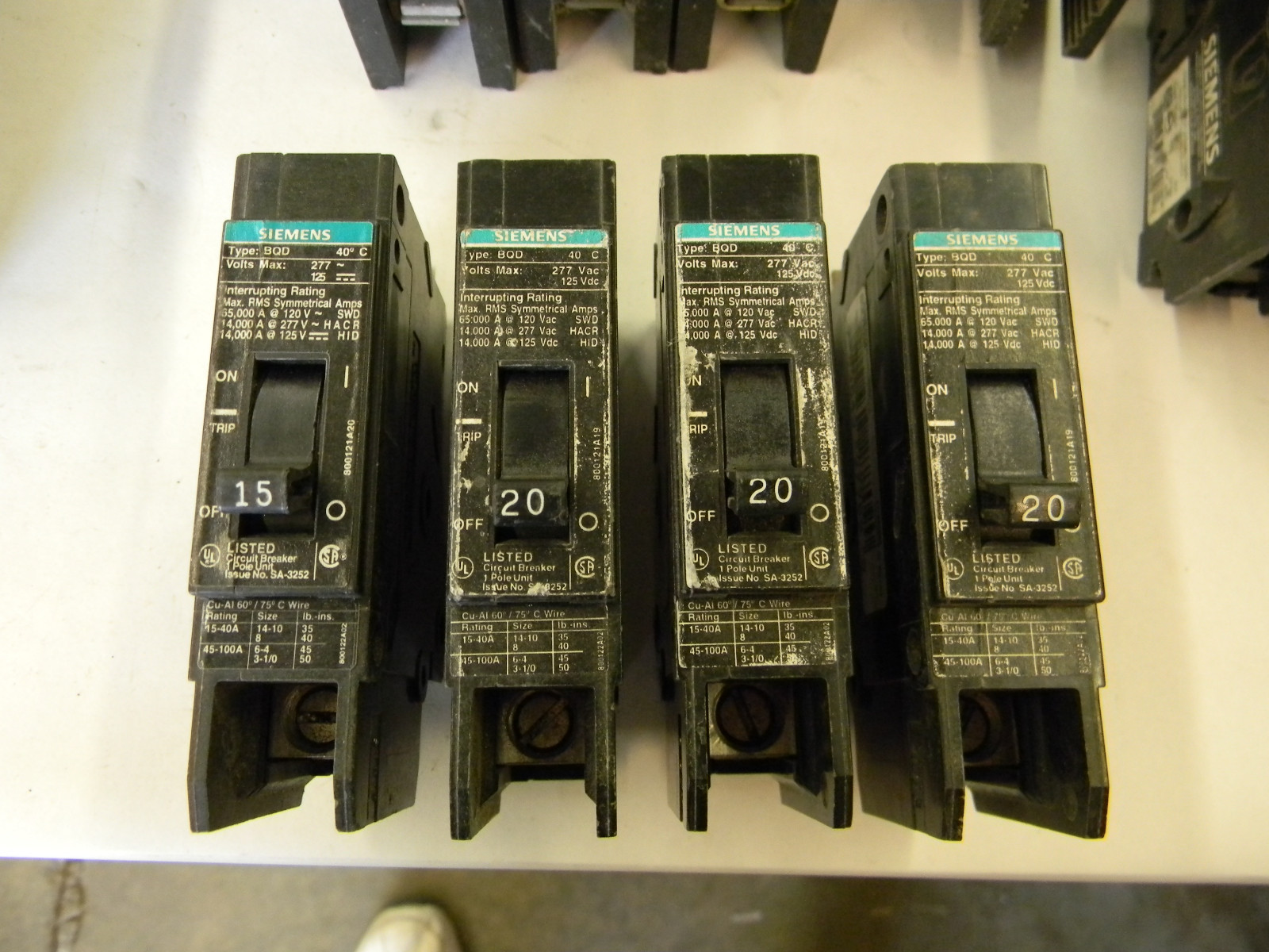 Lot of 4 Siemens BQD Circuit Breakers 3 - BQD120 20A 1 - BQD115 15A A2 ...