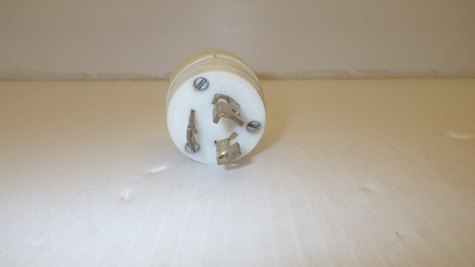 BRYANT MALE PLUG NEMA L7-15P 15A 277V TURN & PULL | eBay