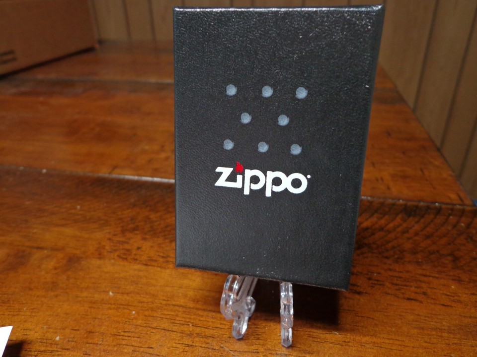 ZIPPO CASE VISITORS CENTER MUSEUM BRADFORD PA AMERICAN FLAG ZIPPO ...