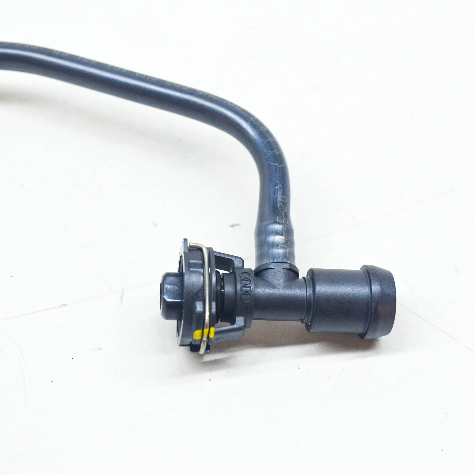AUDI A4 B9 Manguera de Desbordamiento Respiradero Refrigerante ...