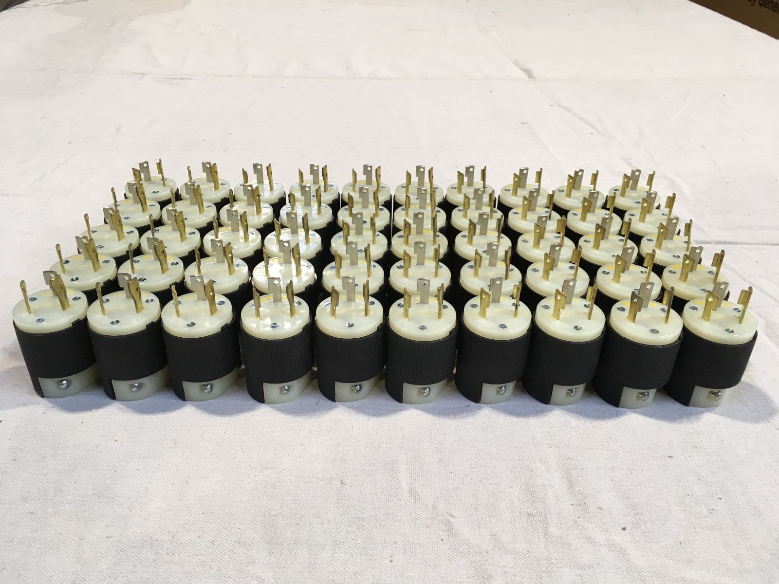 Lot of (50) Hubbell 2611 30A 125V 2 Pole 3 Wire Twist Lock Male Cord ...