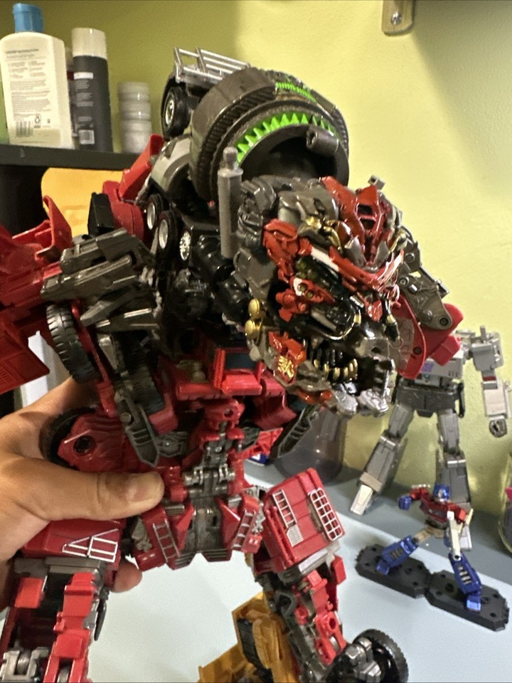 Studio Series Set Of Four Constructicons Mixmaster, Overload, Scavenger ...