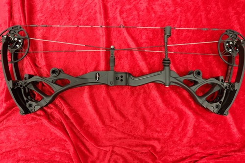 Bowtech Carbon ONE compound bow 70# RH black *preowned* | eBay