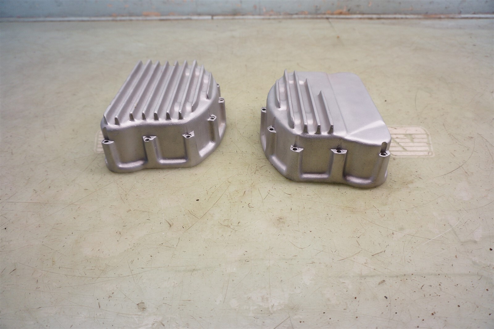 Harley 1948-1965 PANHEAD CUSTOM CYCLE ENGINEERING FINNED VALVE Cover ...