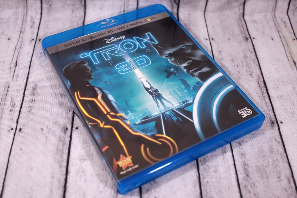 Tron Legacy 3D (Blu-ray 3D + Blu-ray 2D + DVD + Digital Copy, 2011) 4 ...