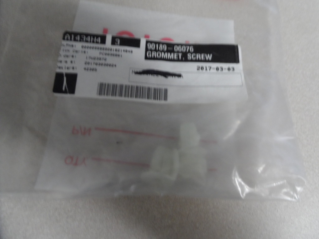 NEW Factory TOYOTA Scion OEM GROMMET SCREW XA XB XD Echo Yaris 90189 ...