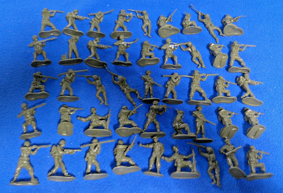 Classic Toy Soldiers, WWII Battleground Playset (54MM) Over 110 Pieces ...