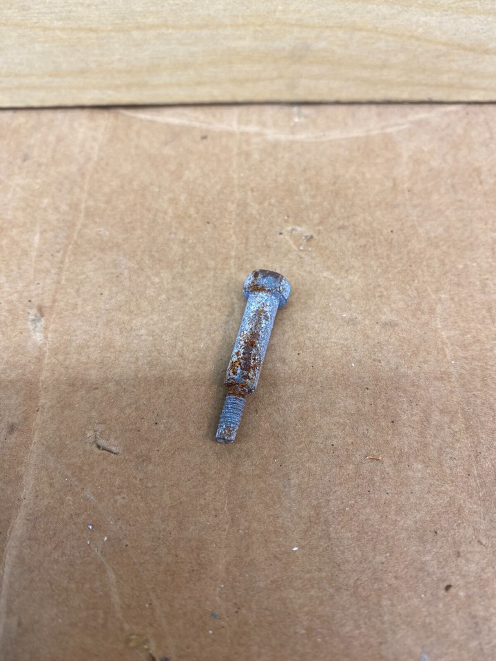 OE Briggs & Stratton 93838 Shoulder Screw | eBay