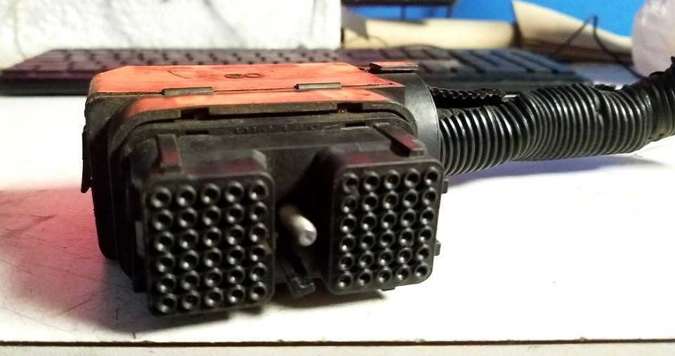 Cummins ECM Connector PA6T/66-GF33