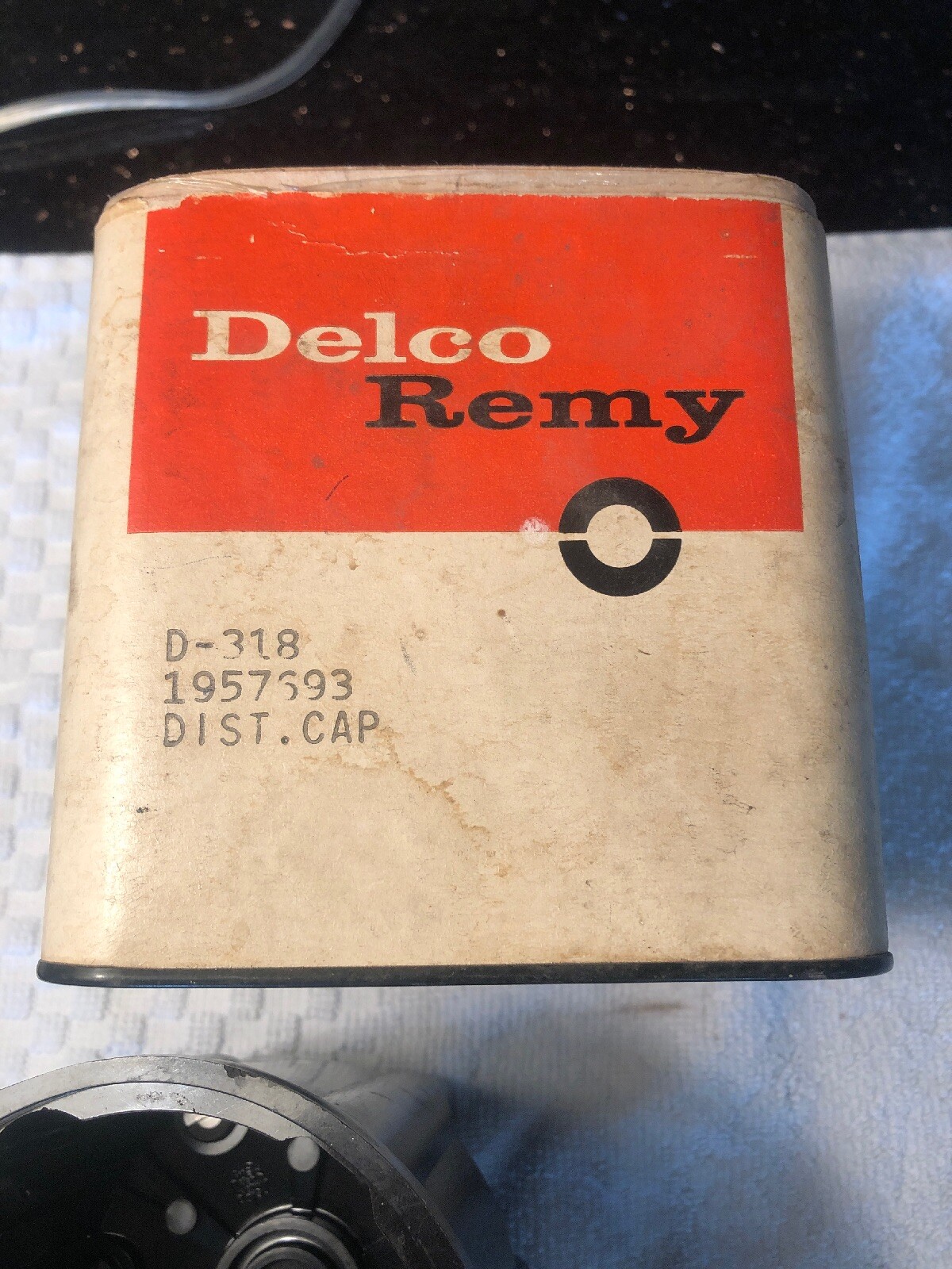 NOS Delco Remy D-318 Distributor Cap GM 1957693 56 Oldsmobile F85 64-65 ...