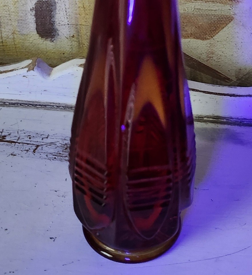 Beautiful Red Amberina Ruffle Glass 9 Inch Fenton Vase Glows Stunning ...