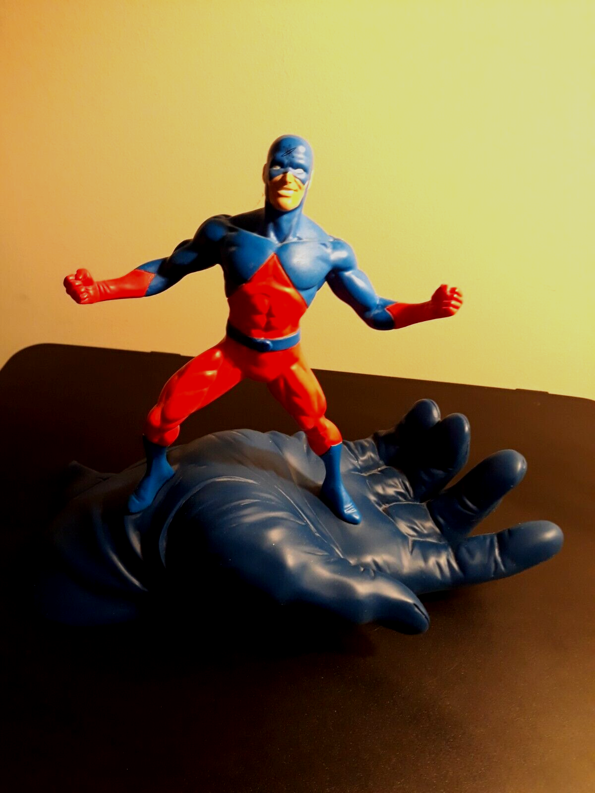 Atom Statue, 2004, DC Direct, Limited Edition #163, on The hand of ...
