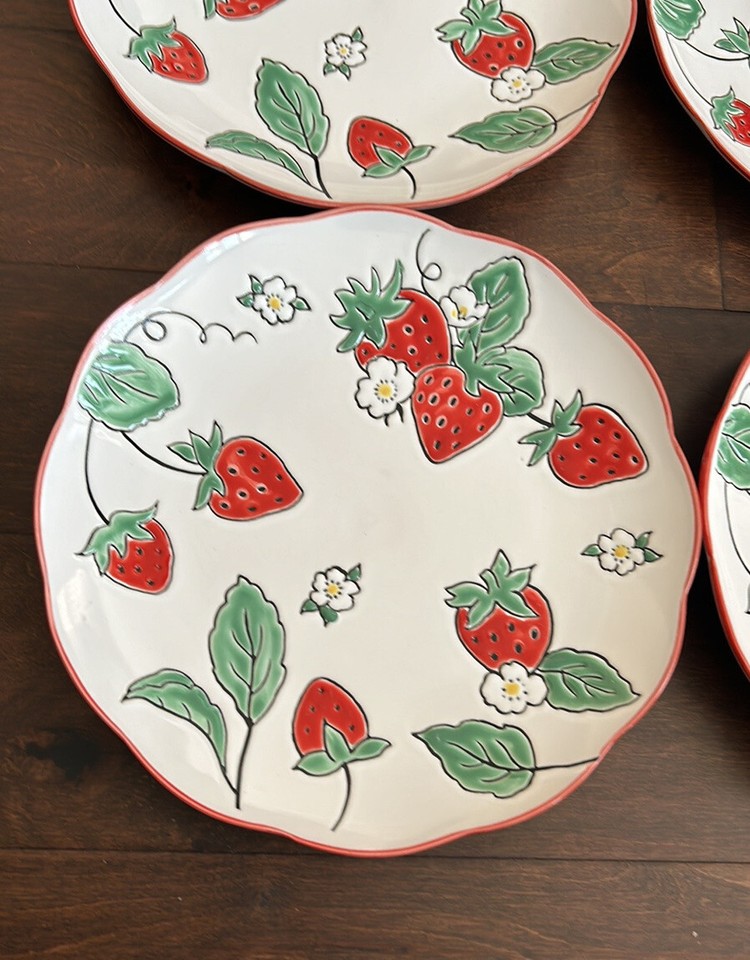 Spectrum Designz 4 Dinner Plates Strawberry Print New Ceramic Scalloped ...