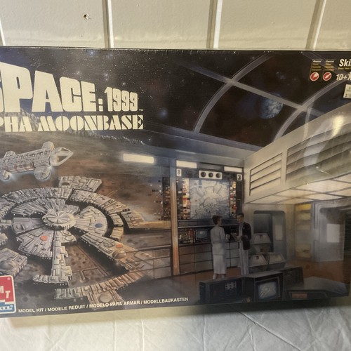 VTG 1998 NIB SEALED AMT Ertl MODEL KIT Skil2 Space 1999 Alpha Moonbase ...