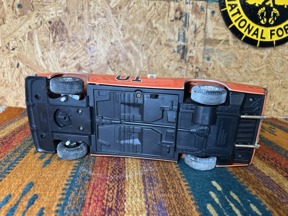 Malibu 2005 Dukes of Hazzard General Lee RC Car 1/18 No Remote Or ...