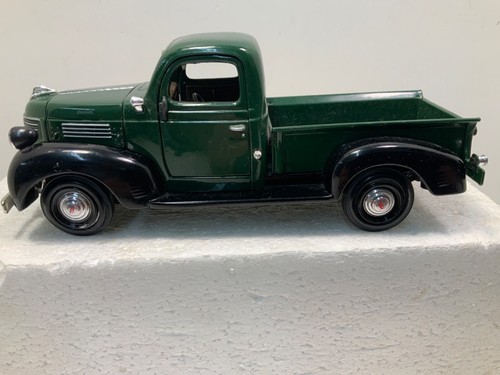 Motor Max model of a 1941 Plymouth pick up Truck 1: 24 scale 7 1/2 ...