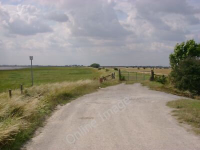 Photo 6x4 East Level Bank Skeffling Looking along the raised bank of th ...