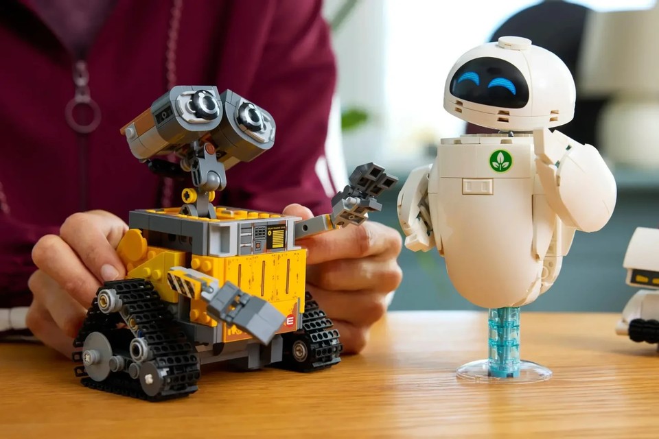 WALL-E & EVE Model Kit with M-O & Hal Figures DIY Decor 43279 | eBay UK
