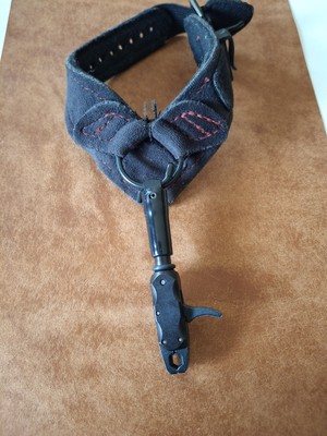 Tru-Fire Fold Back Black Release Buckle Strap with Adjustable Trigger ...