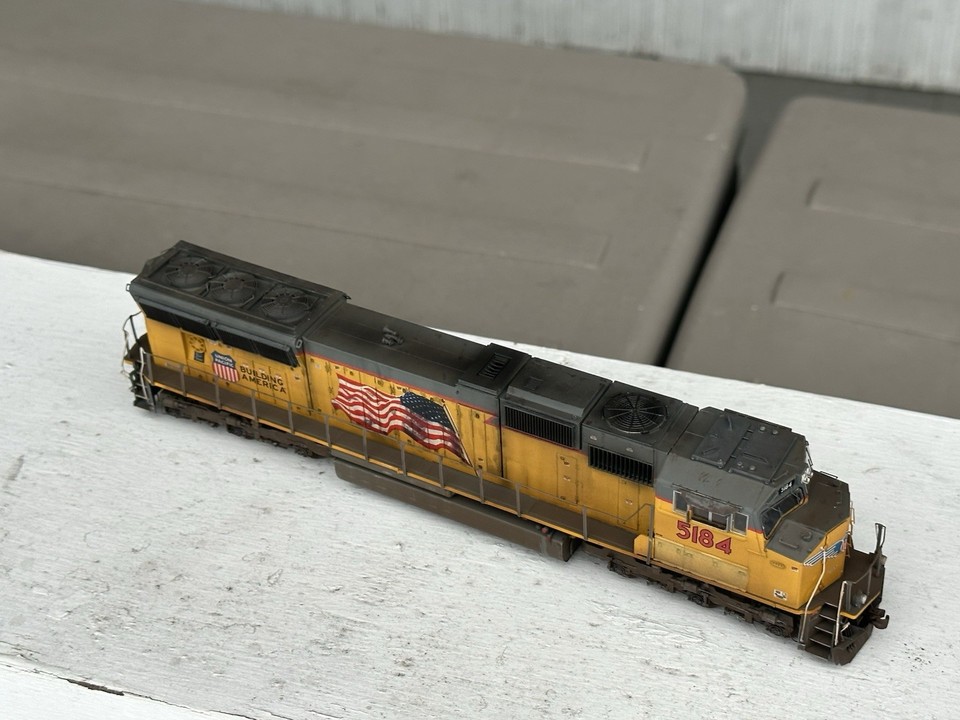 Custom Weathered HO Scale Athearn Genesis SD70M Union Pacific Tsunami 2 ...