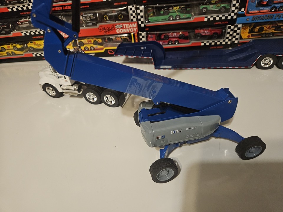 1/32 Scale Diecast International Prostar With Ledwell Trailer & Genie Z ...