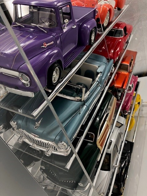 Model Die cast 1:18 Display Case holds 10~ Angled Shelves | eBay