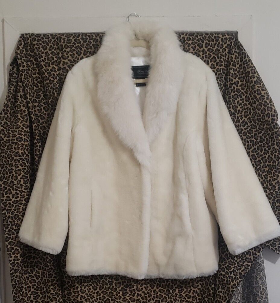 Vintage 90's Terry Lewis Classic Luxuries Ivory Faux Fur Vintage 90's Terry Lewis Classic Luxuries Ivory Faux Fur