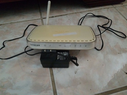 Netgear WGR614v10 4 LAN Port 10/100 G54 Wireless Wi-Fi Router Internet ...