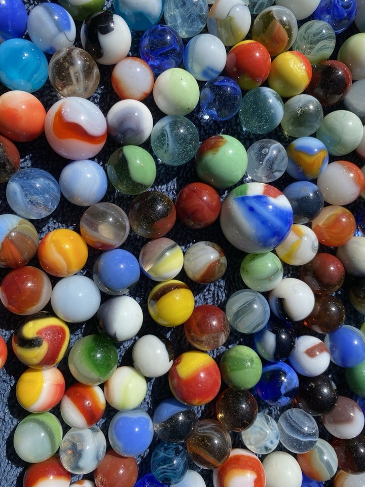 ESTATE LOT OF VINTAGE / ANTIQUE MARBLES GREAT VARIETY Of MIXED MARBLES ...