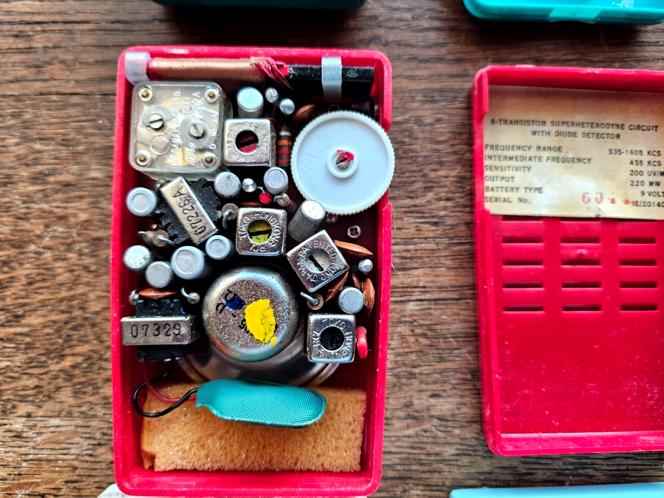 LOT OF THREE VINTAGE TRANSISTOR RADIOS | eBay