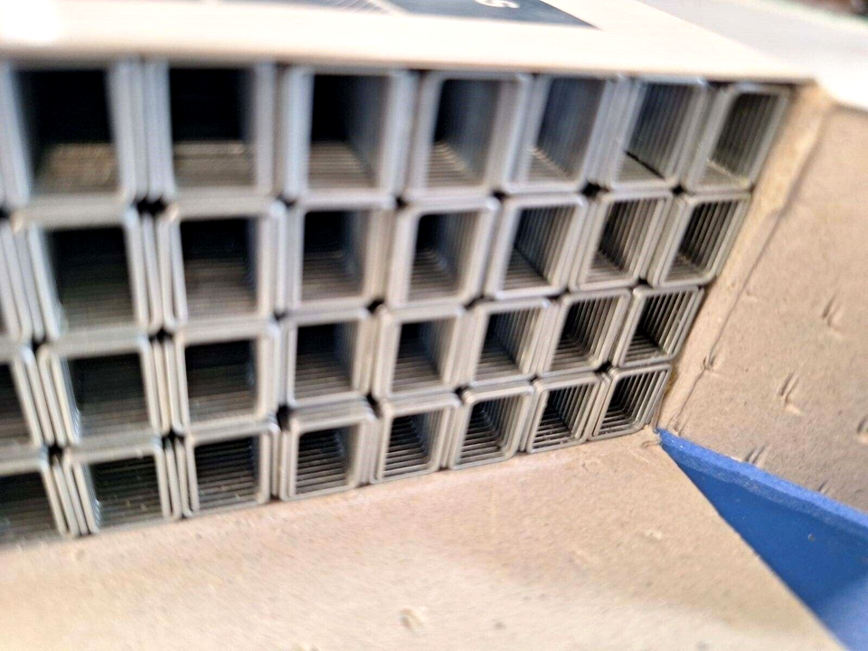 SPOTNAILS 33006 10M GALVANIZED CHISEL POINT 3/8" x 3/8" Similar DUO ...