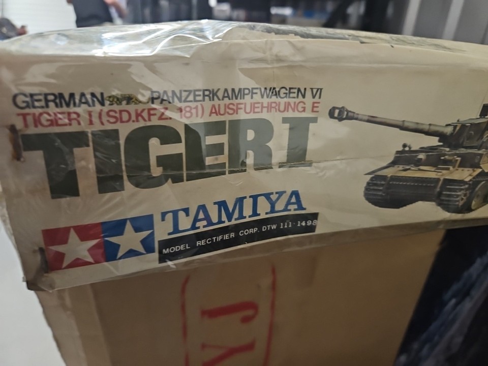 Tamiya 1/25 German Army Heavy Tank Tiger I Model Kit. Damage Box ...