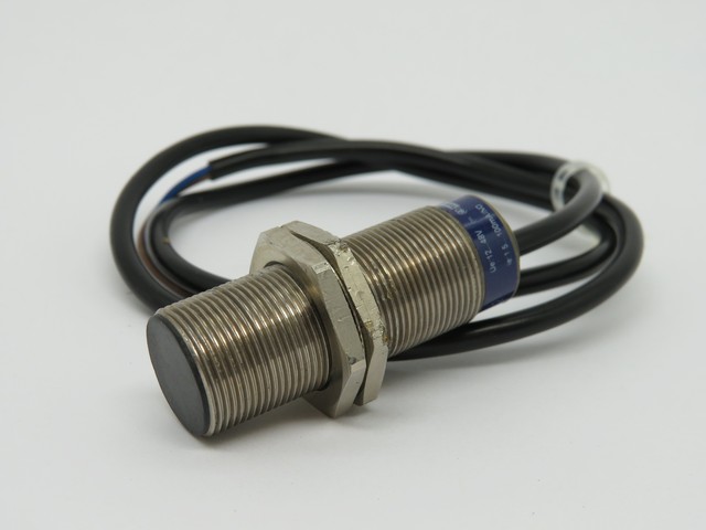 XS518B1DAL2 - TELEMECANIQUE - XS518B1DAL2/Proximity Reed Switch for ...
