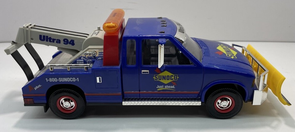 Sunoco Ultra 94 Collectors Edition Tow Truck w/Snow Plow Third of a ...
